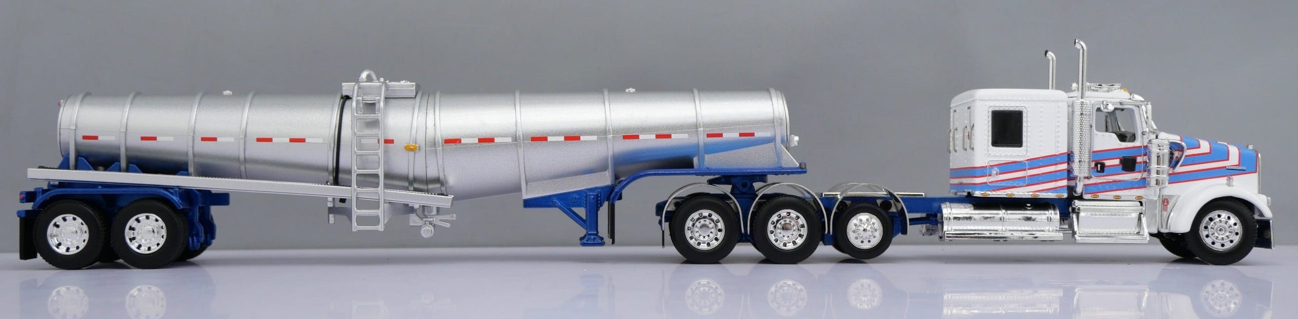 60-1802 White/Blue Kenworth W900L 60in Sleeper tri axle w/Polar Deep ...