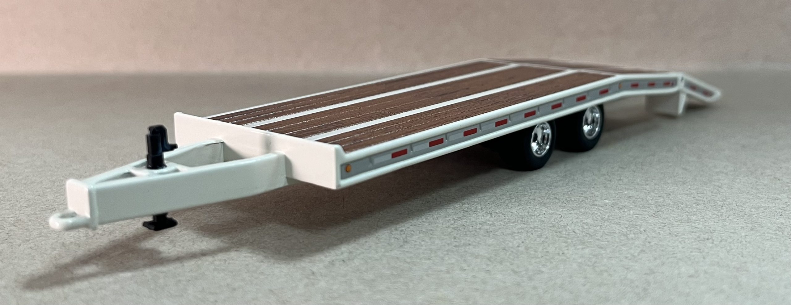 DCP/First Gear 60-1993 Marshmallow White Beavertail equipment trailer ...